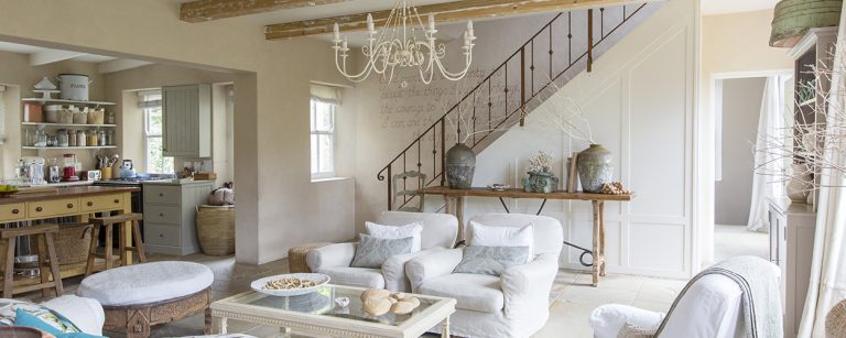 7 Most Common Farmhouse Design Styles | Fusion Furniture Inc.